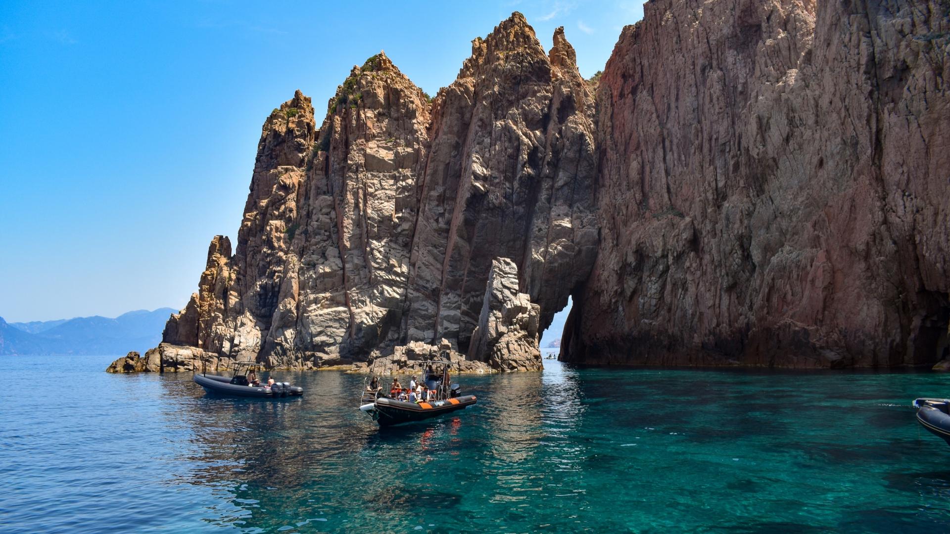 Découvrez les Calanques de Piana en Corse : un paysage naturel ...